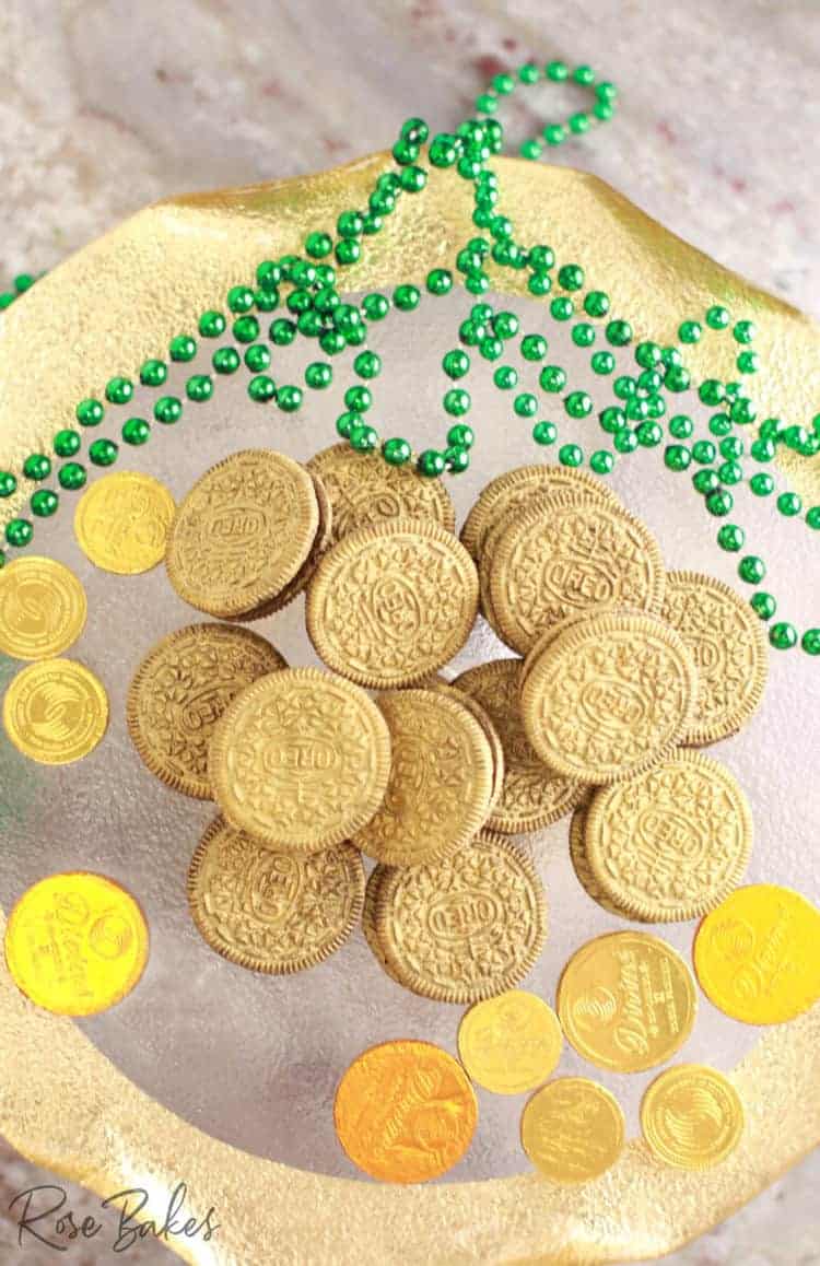 Easy Edible Gold OREOS for St. Patrick's Day (Tutorial & Video)