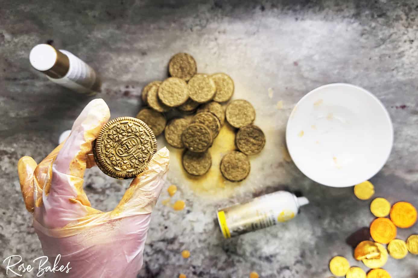 Easy Edible Gold OREOS for St. Patrick's Day (Tutorial & Video)