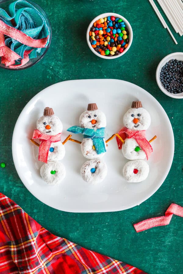 Donut Snowman (Easy Christmas Morning Breakfast)