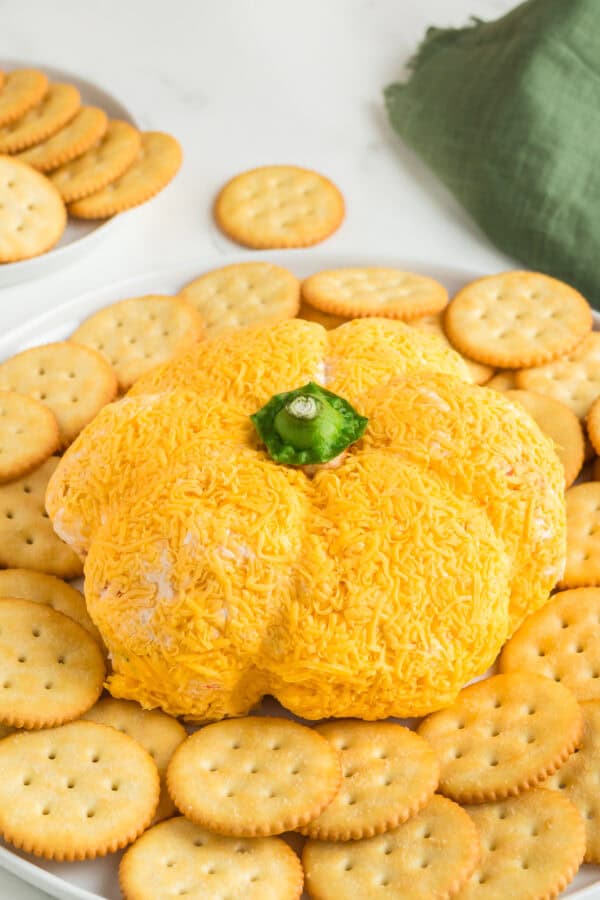Pumpkin Shaped Cheese Ball (Easy Fall Appetizer)